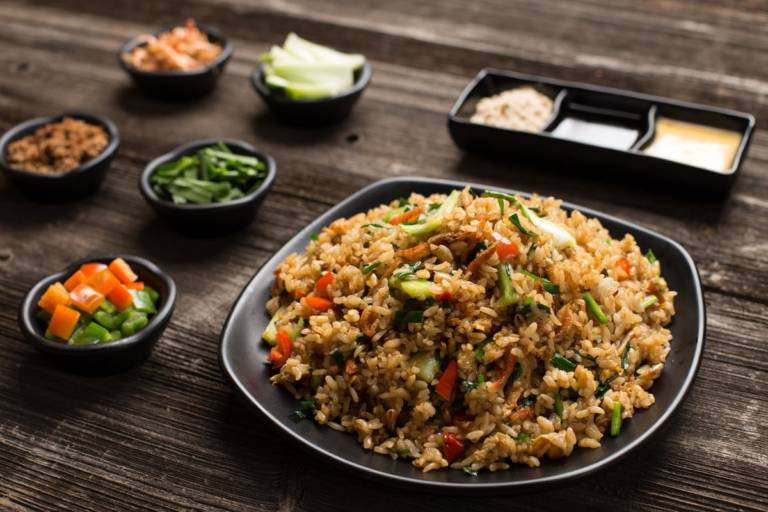 Riso alla peruviana o arroz chafua: la ricetta etnica veloce e golosa