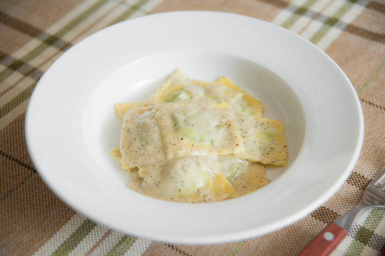 Ravioli alla crema di formaggi: cremosi e delicati, una delizia per il ...