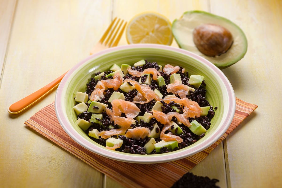 Come preparare e condire l'insalata di riso venere | Gustoblog