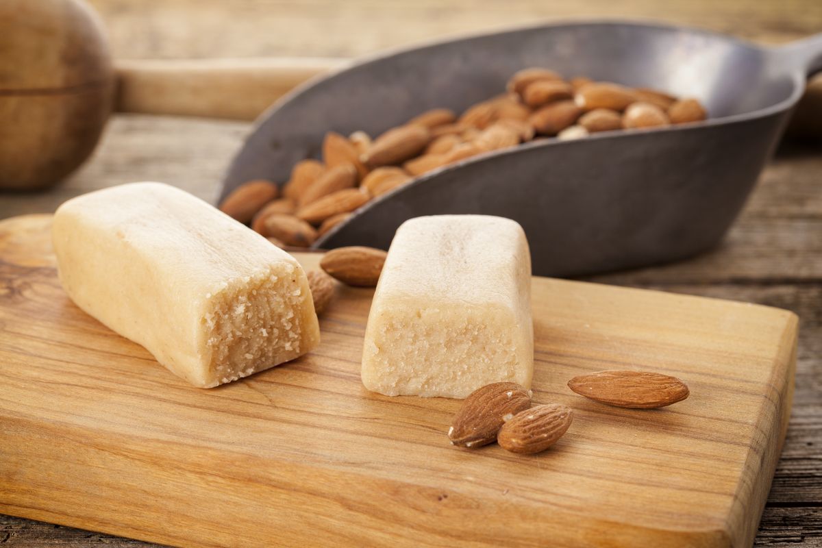 Paste e pasta di mandorle: ricetta, differenze e valori nutrizionali