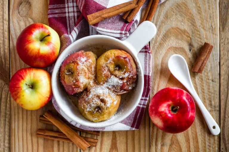 Come fare le mele cotte: ricetta (e varianti) con la cannella