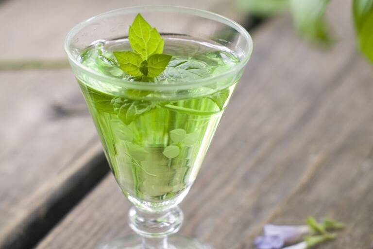 Liquore al basilico: ricetta per prepararlo in casa