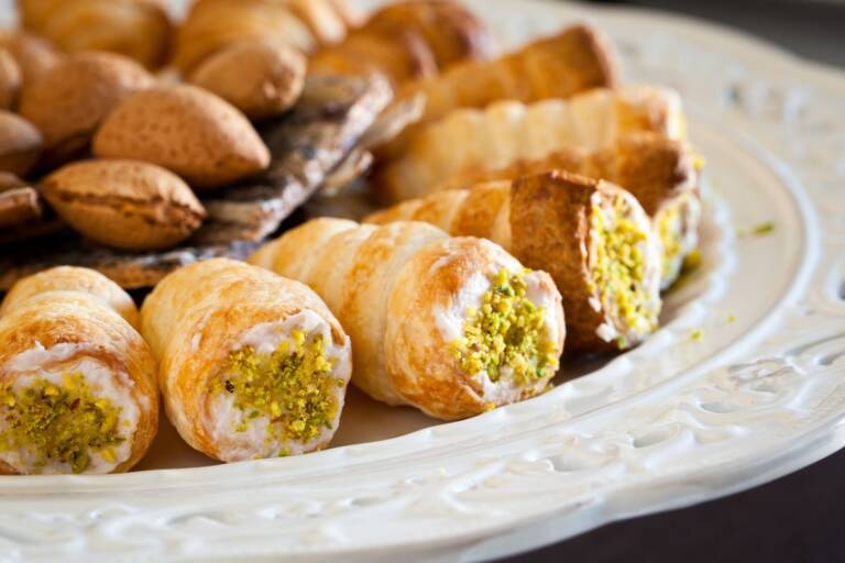 Coni salati con mousse di mortadella: ricetta sfiziosa e varianti gustose