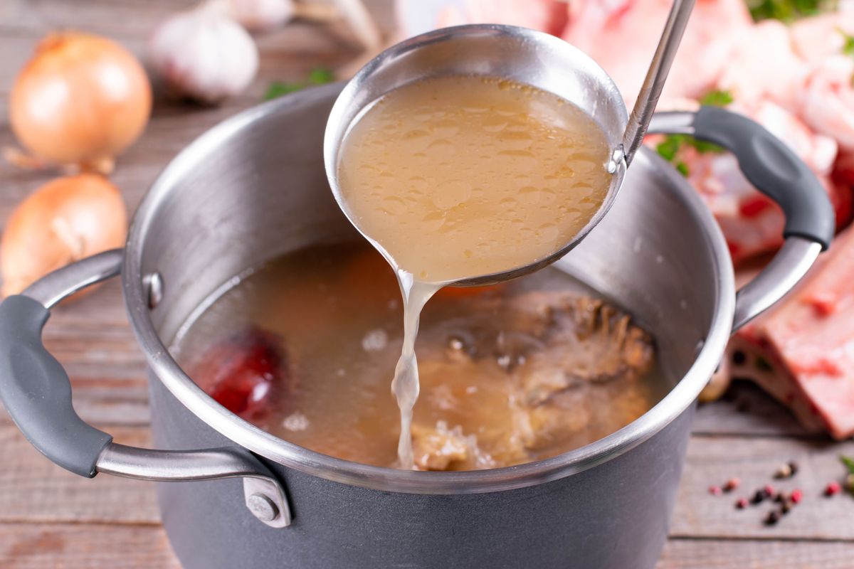Brodo Di Ossa Ricetta Benefici E Controindicazioni Brodo Di Ossa Ricetta Benefici E Controindicazioni