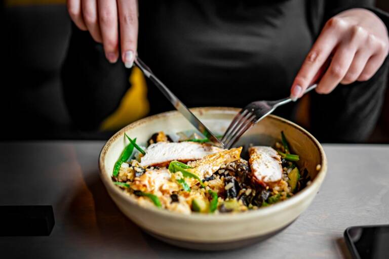 Pokè di pollo: la ricetta e le varianti per farla in casa