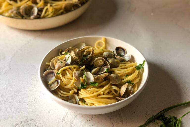 Spaghetti alle vongole: la ricetta originale del primo di pesce
