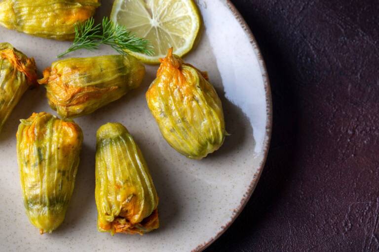 In cucina con Friggy: oggi prepariamo i fiori di zucca ripieni in ... In cucina con Friggy: oggi prepariamo i fiori di zucca ripieni in ...