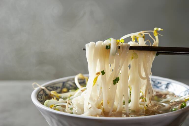 Pasta di riso fatta in casa: ecco come prepararla senza glutine