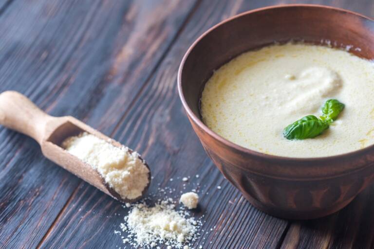 Fonduta di Parmigiano: la ricetta con solo due ingredienti